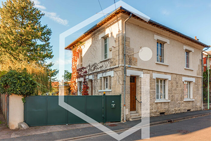 Maison à vendre - Cosne-Cours-sur-Loire - 7 pièces - 5 chambres