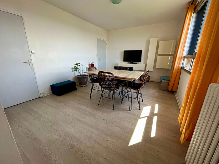 Appartement à vendre - Poissy, Beauregard - 2 pièces - 1 chambre