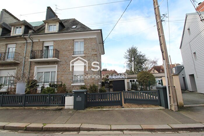 Maison à vendre - Condé-sur-Noireau - 6 pièces - 5 chambres