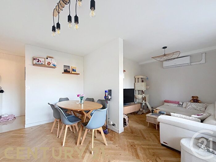 Appartement 3 pièces à Rillieux-la-Pape, Perica, Village, à vendre