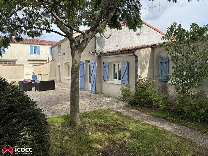 Maison à vendre - Saint-Michel-en-lHerm - 5 pièces - 4 chambres