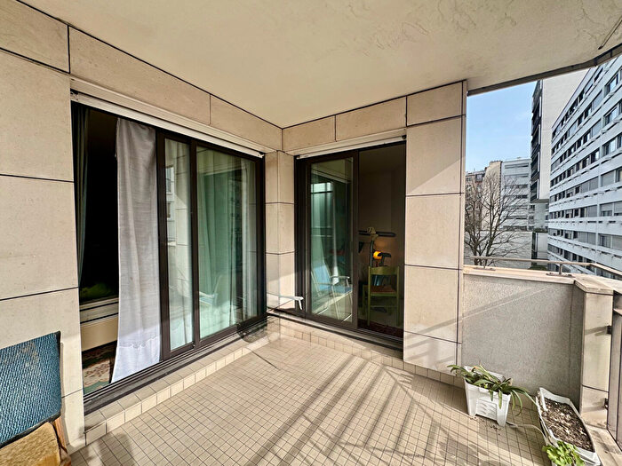 Appartement à vendre - Paris e , Grandes Carrières, Clichy - 3 pièces - 2 chambres