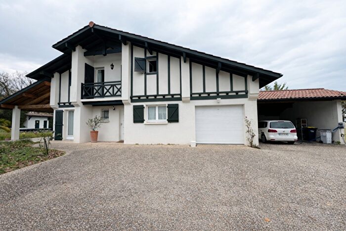 Maison à vendre - Ustaritz - 6 pièces - 5 chambres