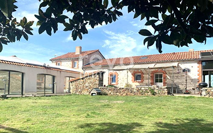 Maison à vendre - Cholet, Le Puy Saint-Bonnet - 8 pièces - 4 chambres