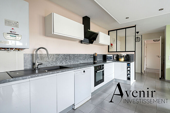 Saint-Priest, Revaison : Appartement 3 pièces à vendre