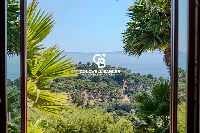 Maison à vendre - Rayol-Canadel-sur-Mer - 8 pièces - 6 chambres