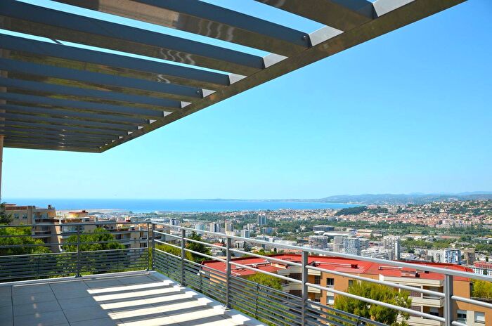 Appartement à louer - Corniche Fleurie, Nice - 3 pièces - 2 chambres