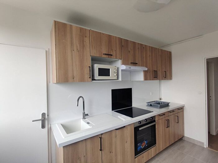 Appartement à louer - Corbeil-Essonnes - 4 pièces - 3 chambres