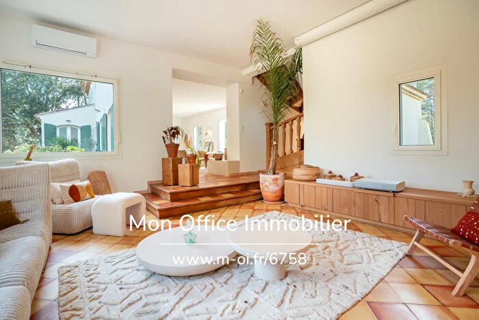 Maison 10 pièces à Aix-en-Provence, Puyricard, Célony, à vendre