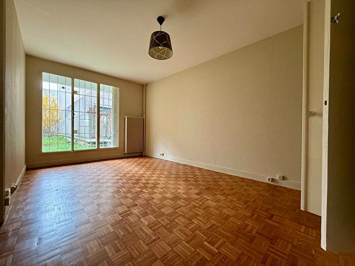 Appartement à louer - Buttes Chaumont, Paris ème arrondissement - 1 pièce