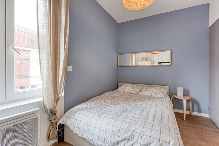 Maison à louer - Lille, Lille-Sud - 6 pièces - 5 chambres