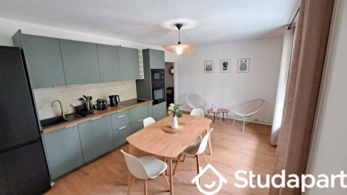 Appartement à louer - Barbâtre-Saint Remy-Verrerie, Reims - 1 pièce - 3 chambres