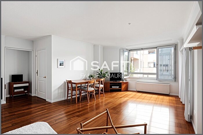 Appartement à vendre - Courbevoie, Gambetta, La Défense - 2 pièces - 1 chambre