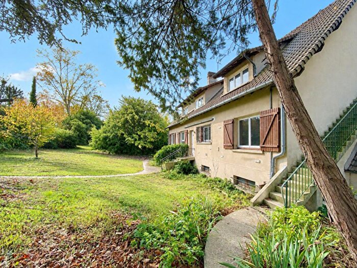 Maison 9 pièces à Mareil-sur-Mauldre, à vendre