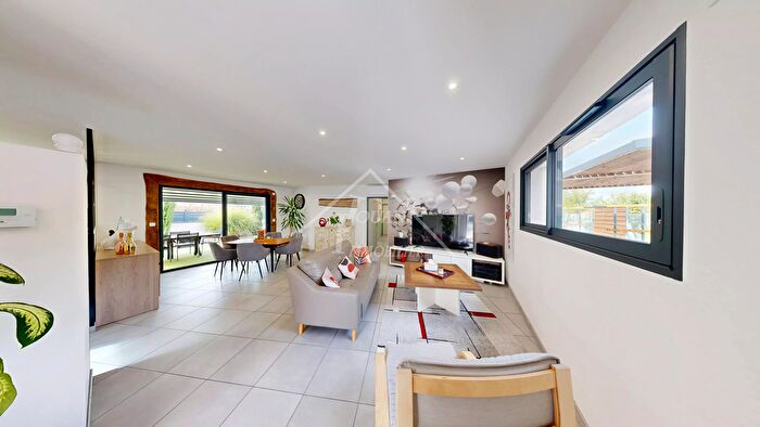 Maison 5 pièces à vendre à Saint-Yorre