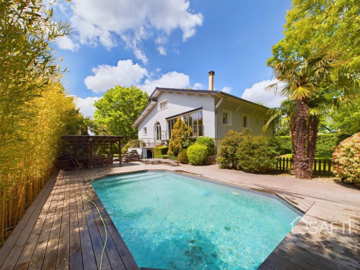 Maison à vendre - Martignas-sur-Jalle - 7 pièces - 6 chambres