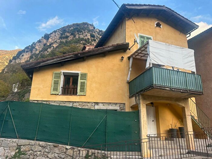 Maison à vendre - Utelle - 5 pièces - 4 chambres