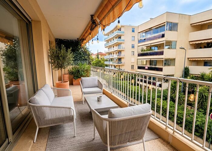 Cannes, Prado, République : Appartement 4 pièces à vendre