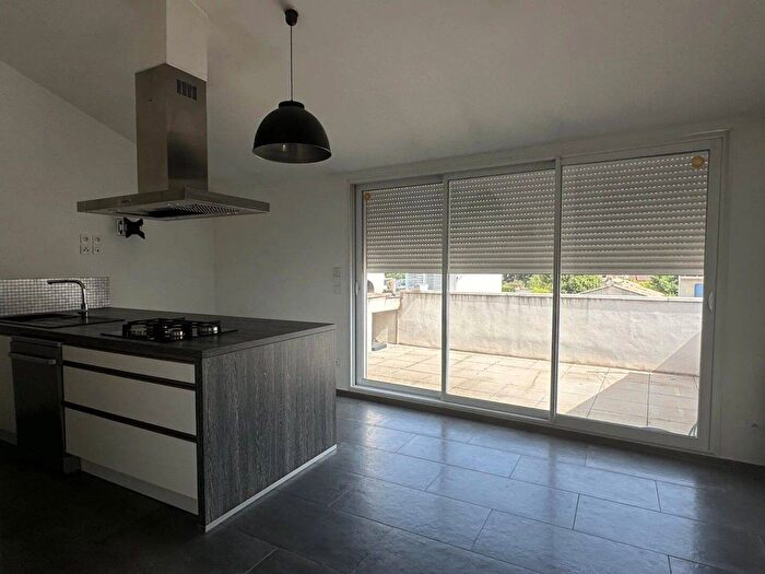 Saint-Cannat : Appartement 3 pièces à louer