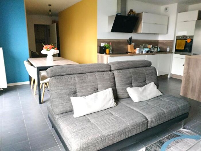 Maisons à vendre et appartements à louer - 1