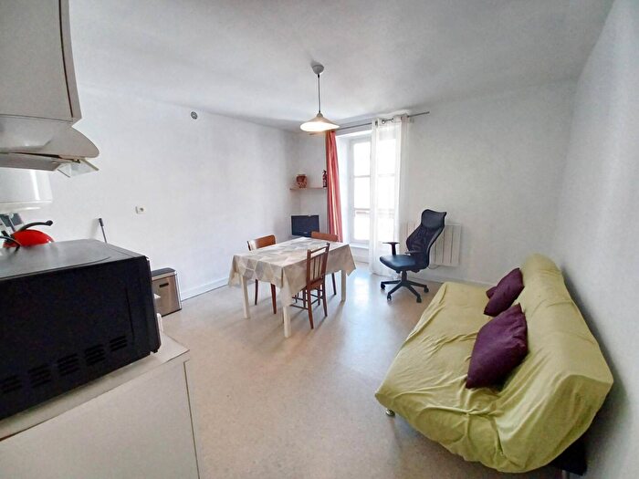 Appartement à louer - Aurillac - 2 pièces - 1 chambre