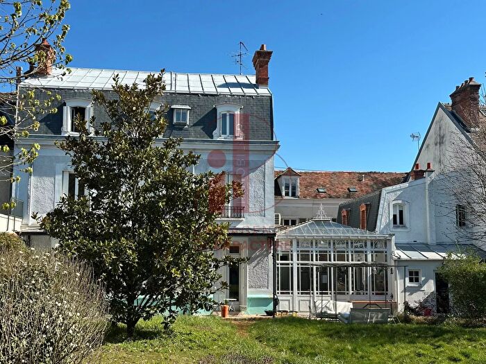 Maison à vendre - Fontainebleau, Centre-ville - 20 pièces - 17 chambres