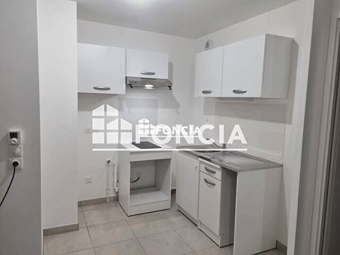 Appartement à louer - Domaine dArmainvilliers, Ozoir-la-Ferrière - 2 pièces - 1 chambre