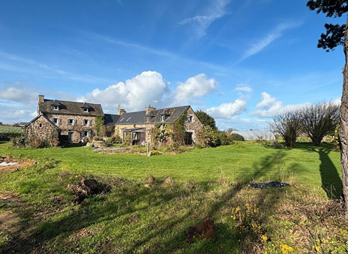 Maison à vendre - Pleubian - 12 pièces - 6 chambres