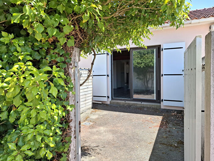 Château-dOlonne, Nouettes, Vivier, Bois de la Rudelière : Maison 2 pièces à vendre