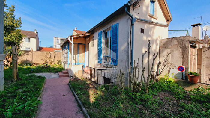 Maison à vendre - Montreuil, Ruffins, Théophile Sueur - 2 pièces - 1 chambre