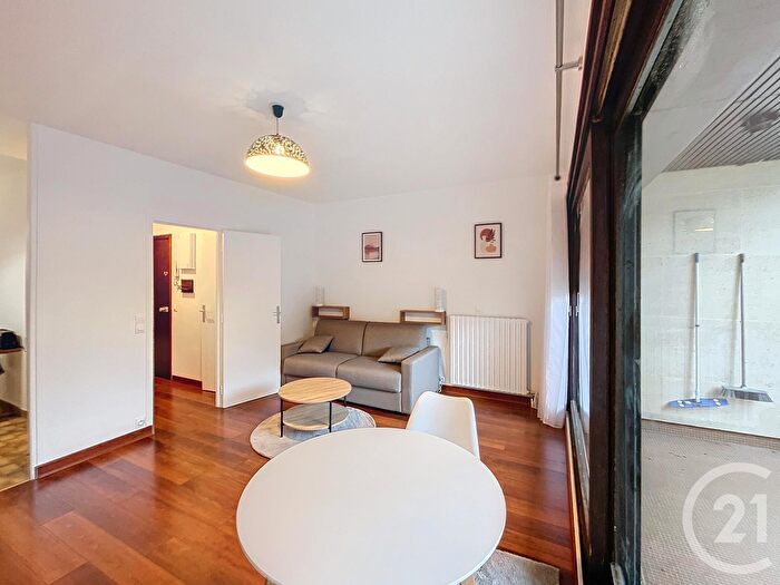 Appartement à louer - Saint-Cloud, Fouilleuse, Val dOr - 1 pièce