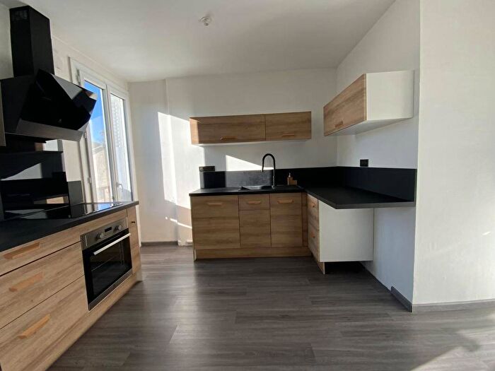 Centre-Hôtel de Ville, Limoges : Appartement 4 pièces à louer
