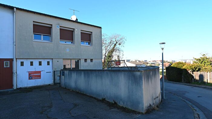 Maison à vendre - Mantes-la-Ville, Centre-ville - 5 pièces - 3 chambres