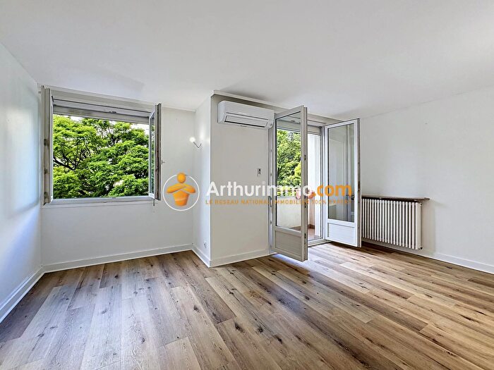 Bourgoin-Jallieu, Pré-Bénit, Quais : Appartement 3 pièces à louer