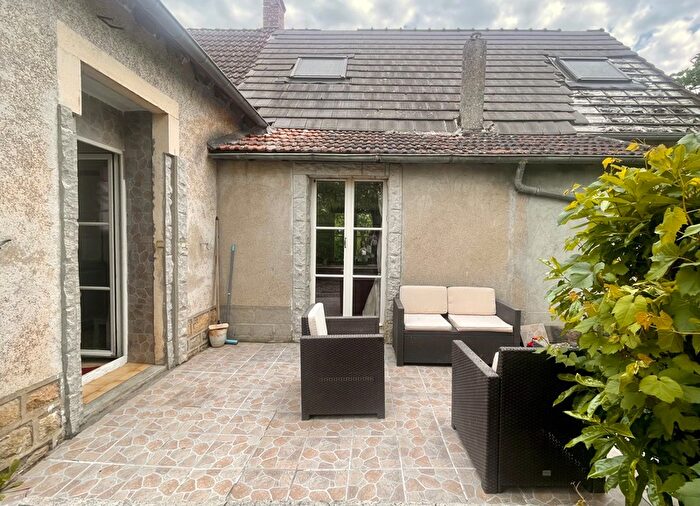 Maison à vendre - Mornay-sur-Allier - 6 pièces - 5 chambres