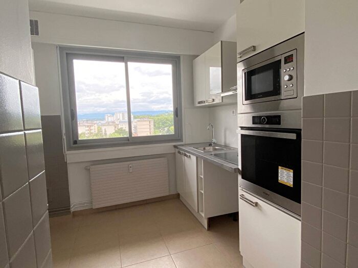 Appartement à louer - Chambéry - 2 pièces - 1 chambre