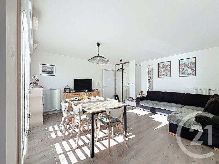 Appartement à vendre - Saint-Pierre-du-Perray - 3 pièces - 2 chambres