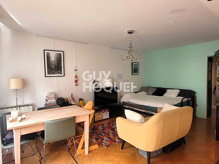Appartement à louer - Buttes Chaumont, Paris ème arrondissement - 2 pièces - 1 chambre