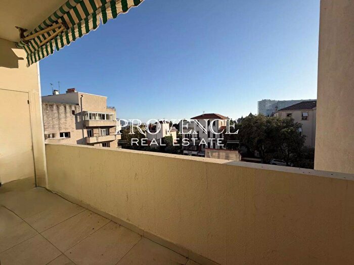 Périer, Marseille 8ème arrondissement - Appartement 3 pièces à louer