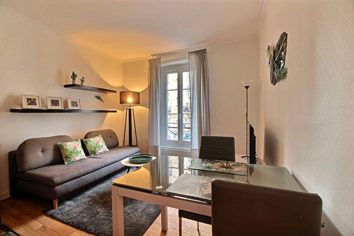 Appartement à louer - Alleray Procession, Paris ème arrondissement - 2 pièces - 1 chambre