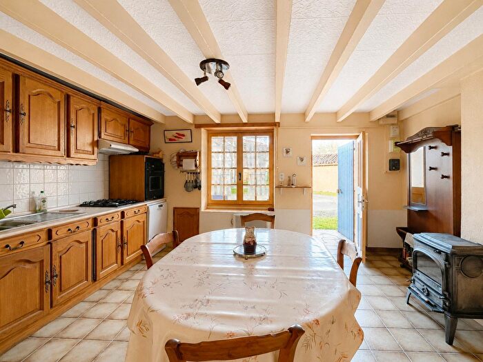 Cellefrouin : Maison 4 pièces à vendre