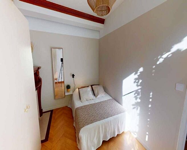 Appartement à louer - Garches - 8 pièces - 10 chambres