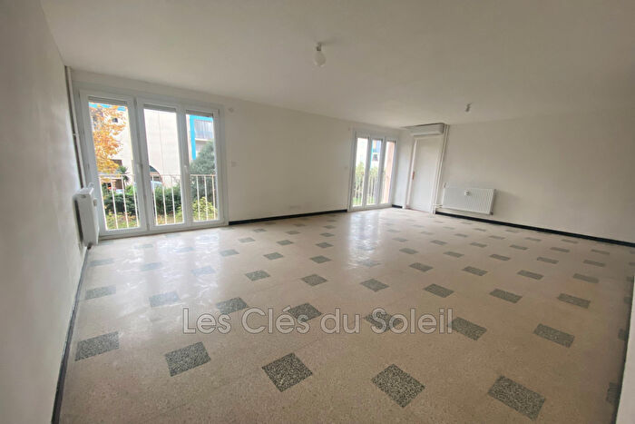 Appartement à louer - Hyères, Pyanet - 5 pièces - 3 chambres
