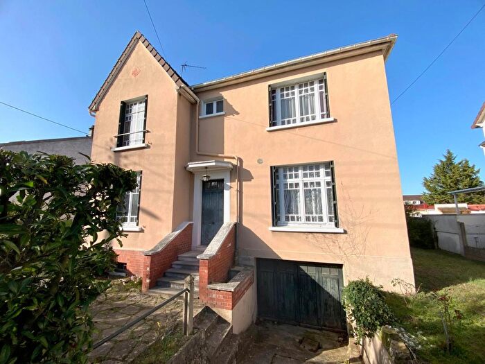 Maison à vendre - Aubergenville - 6 pièces - 5 chambres