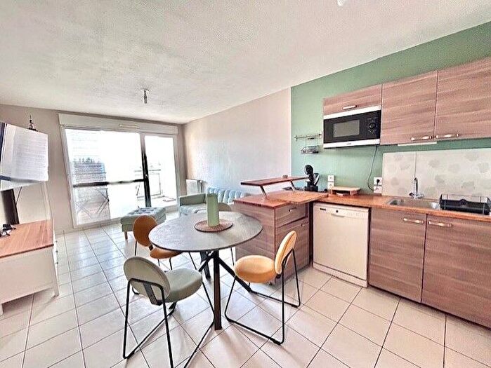 Appartement à vendre - Vénissieux - 3 pièces - 2 chambres