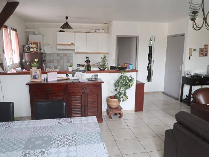 Appartement à louer - Tournelle-Saint Gervais-Plattes, Auxerre - 4 pièces - 3 chambres