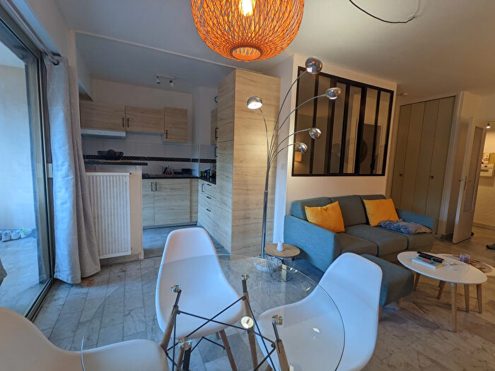 Appartement à vendre - Vallauris, Golfe Juan, Vieux Port - 2 pièces - 1 chambre