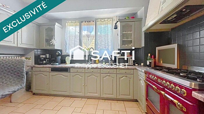 Maison 8 pièces à Mareuil-le-Port, à vendre