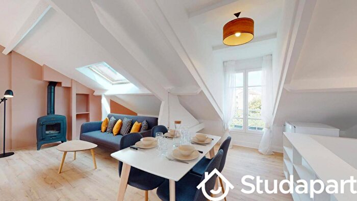 République-Gare-Porte de Paris, Saint-Denis : Appartement 1 pièce à louer