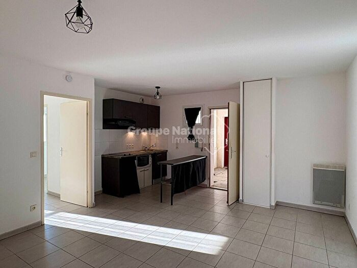 Appartement à louer - Arles - 2 pièces - 1 chambre